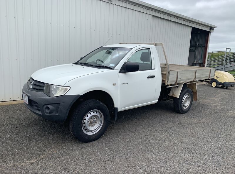 Mitsubishi Triton Tray - 2011 | Cudgee Cars Pty Ltd